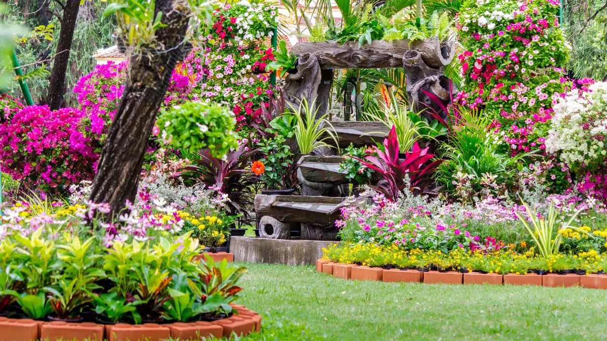 Landscape Flower Bed: 10 Cottage-Inspired Designs